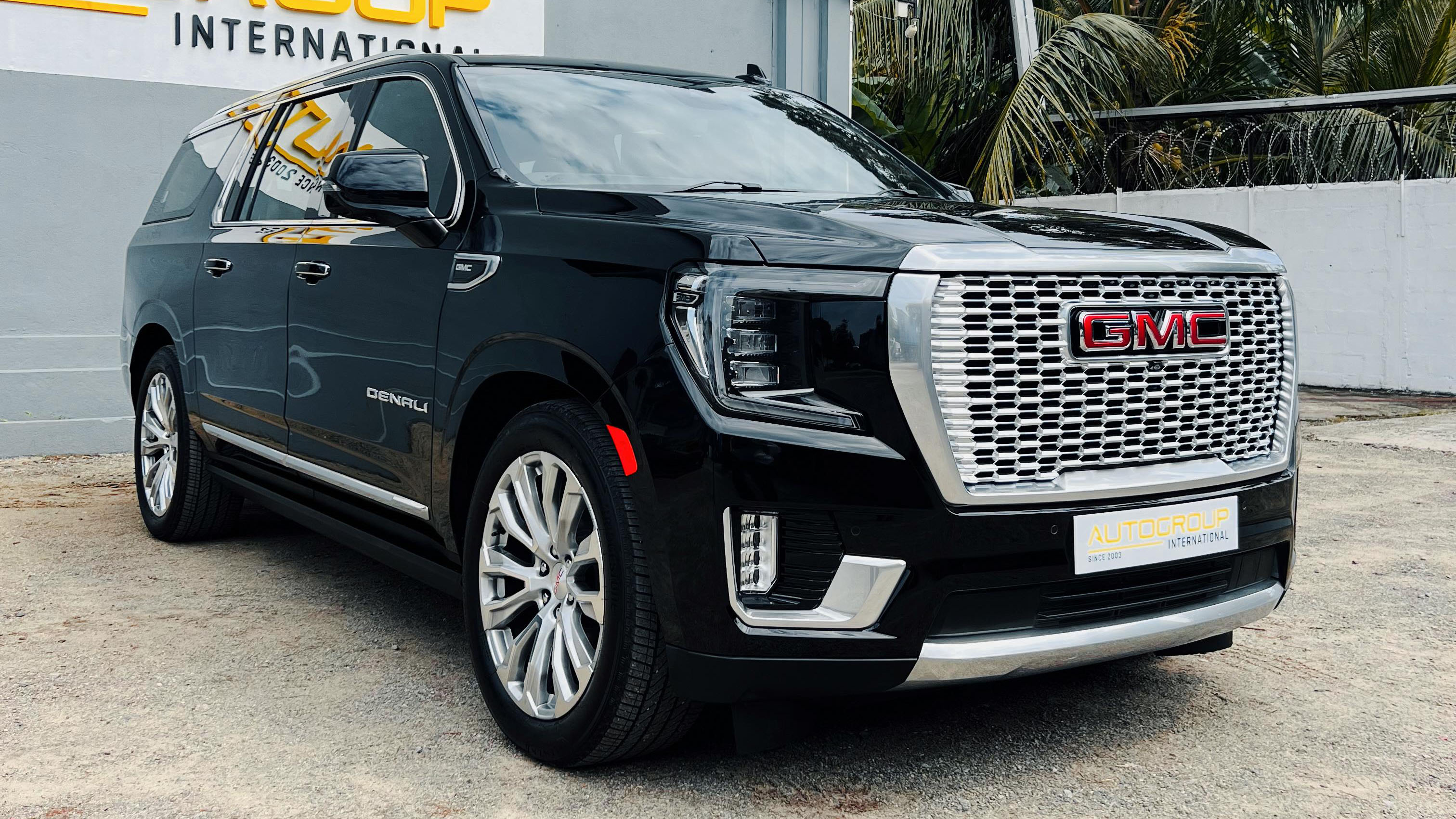 Brits can now import right-hand drive versions of the GMC Yukon SUV and Sierra pick-up truck ...